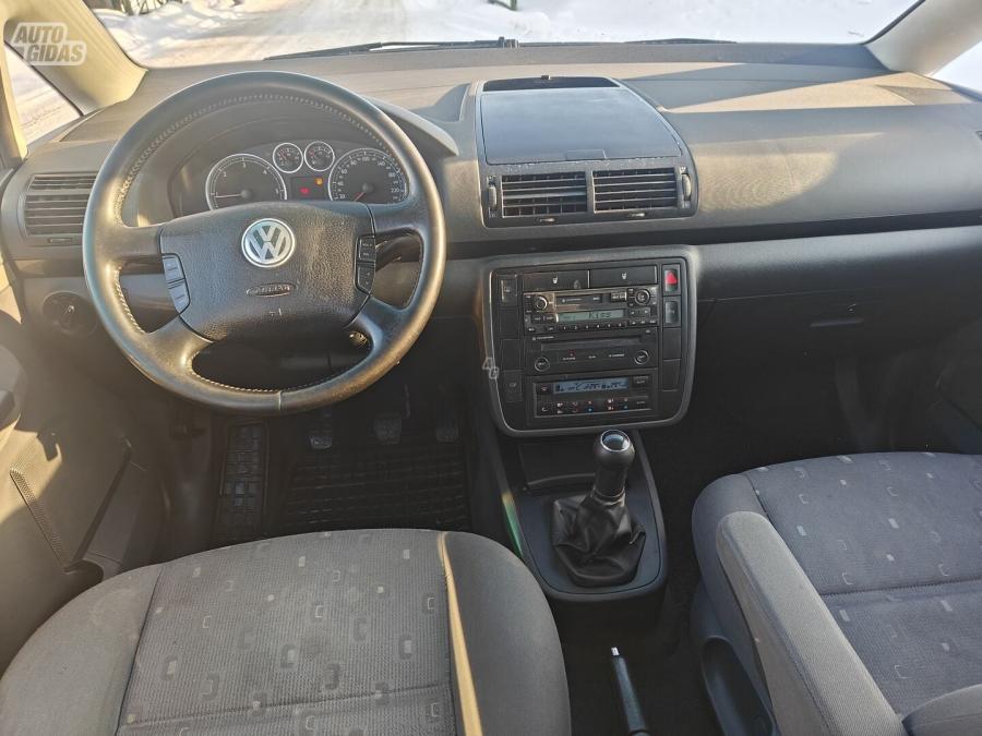 Green Volkswagen Sharan 2005 in Jonava, with an engine capacity of 1.90 L and mileage of 384 thousand km for 2900 €, photo 10 on AUTOMOTO.COM.LV