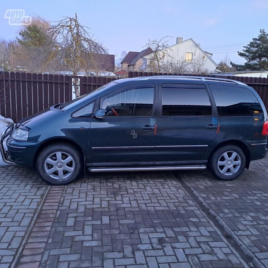 Green Volkswagen Sharan 2005 in Radviliskis, with an engine capacity of 1.90 L and mileage of 269 thousand km for 3299 €, photo 1 on AUTOMOTO.COM.LV