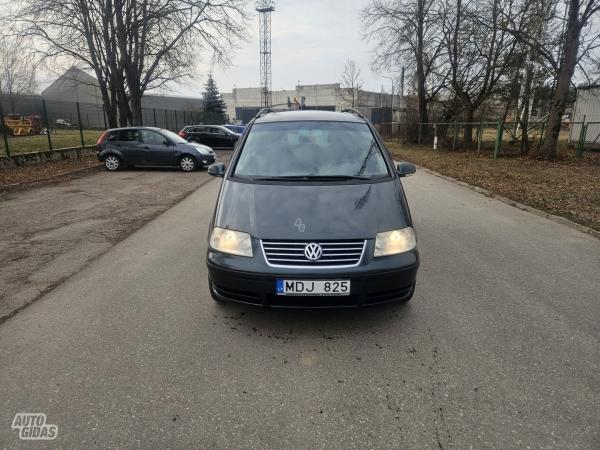 Zaļš Volkswagen Sharan 2005 Jonava, ar dzinēja tilpumu 1.90 L un nobraukumu 384 tūkst. km par 2700 €, foto 1 vietnē AUTOMOTO.COM.LV