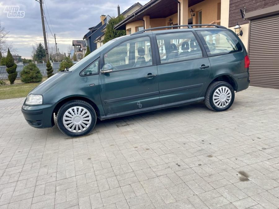 Green Volkswagen Sharan 2006 in Vilnius, with an engine capacity of 1.90 L and mileage of 380 thousand km for 2200 €, photo 5 on AUTOMOTO.COM.LV