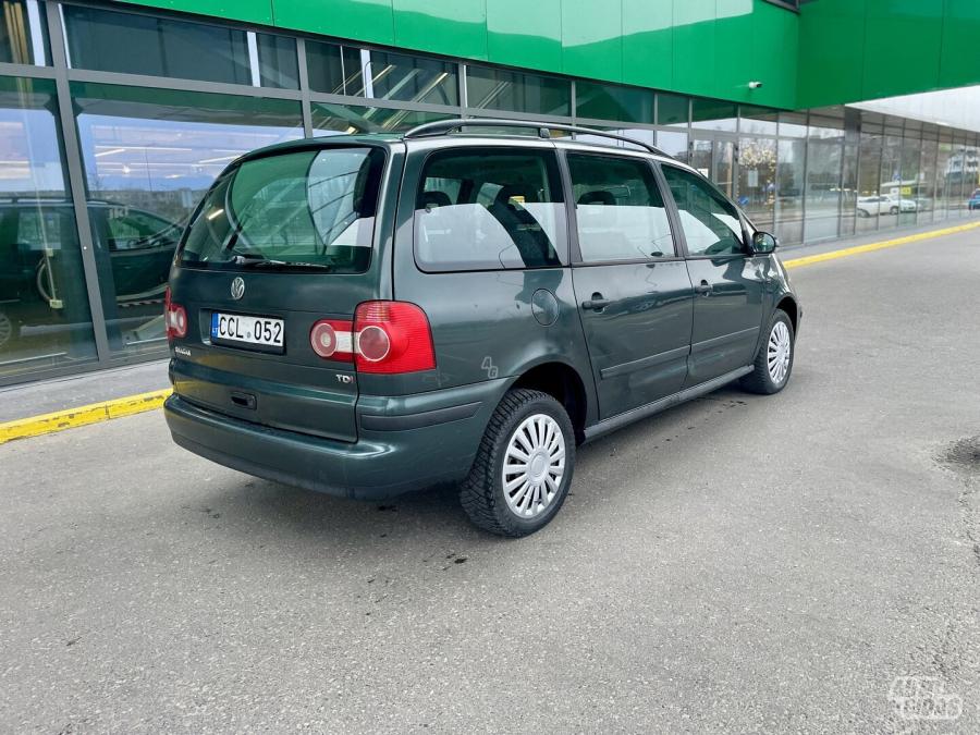 Green Volkswagen Sharan 2006 in Vilnius, with an engine capacity of 1.90 L and mileage of 380 thousand km for 1950 €, photo 4 on AUTOMOTO.COM.LV