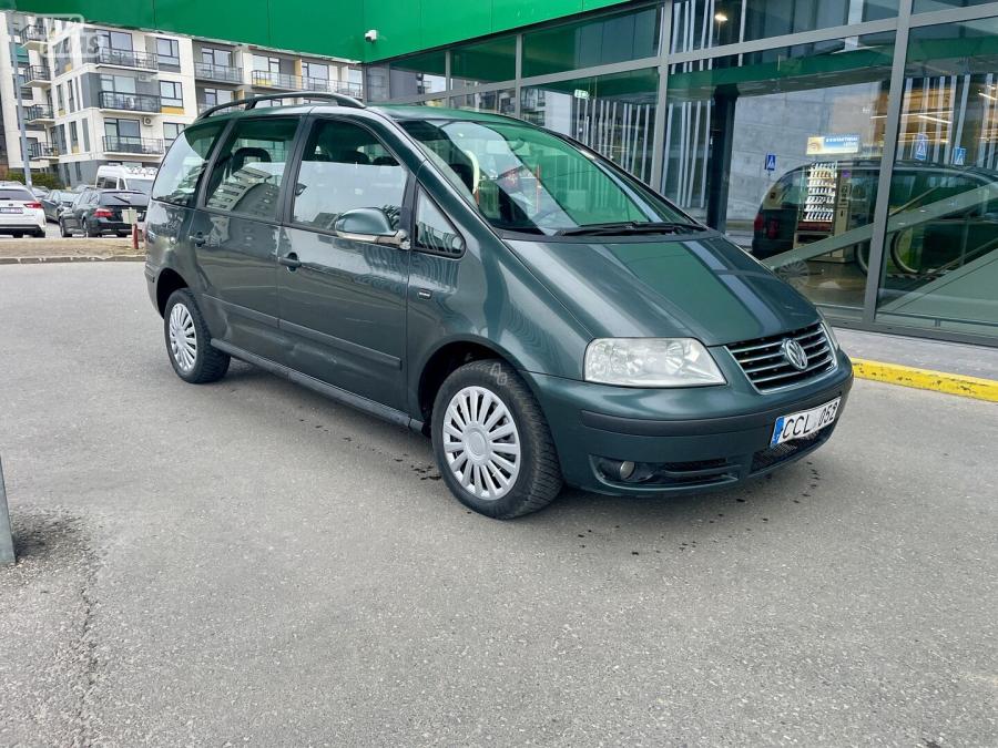 Green Volkswagen Sharan 2006 in Vilnius, with an engine capacity of 1.90 L and mileage of 380 thousand km for 1950 €, photo 5 on AUTOMOTO.COM.LV