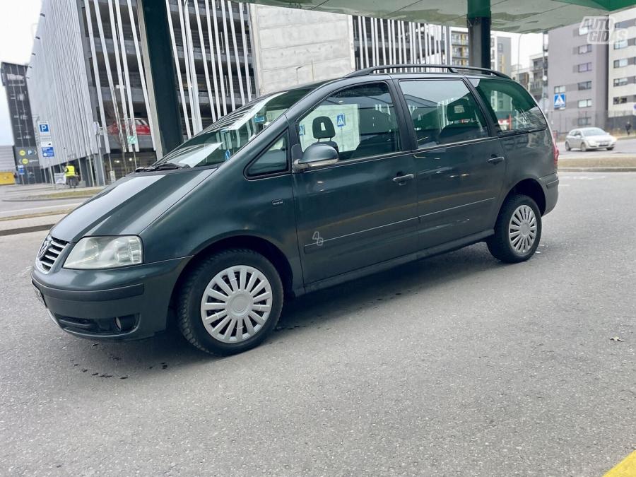 Green Volkswagen Sharan 2006 in Vilnius, with an engine capacity of 1.90 L and mileage of 380 thousand km for 1950 €, photo 8 on AUTOMOTO.COM.LV