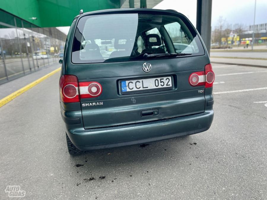 Green Volkswagen Sharan 2006 in Vilnius, with an engine capacity of 1.90 L and mileage of 380 thousand km for 1950 €, photo 10 on AUTOMOTO.COM.LV