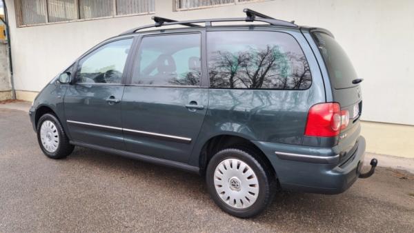 Zaļš Volkswagen Sharan 2007 Rīga, ar dzinēja tilpumu 2.00 L un nobraukumu 269 tūkst. km par 4550 €, foto 4 vietnē AUTOMOTO.COM.LV