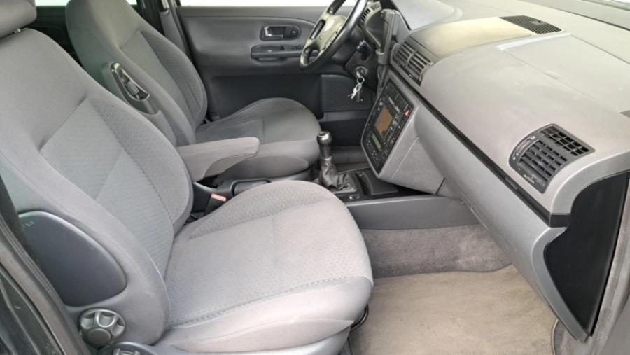 Zaļš Volkswagen Sharan 2007 Rīga, ar dzinēja tilpumu 2.00 L un nobraukumu 269 tūkst. km par 4550 €, foto 6 vietnē AUTOMOTO.COM.LV