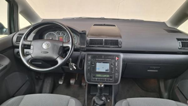 Zaļš Volkswagen Sharan 2007 Rīga, ar dzinēja tilpumu 2.00 L un nobraukumu 269 tūkst. km par 4550 €, foto 8 vietnē AUTOMOTO.COM.LV