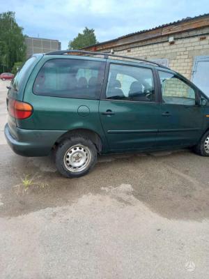 Zaļš Volkswagen Sharan 1998 Šauļi, ar dzinēja tilpumu 1.90 L un nobraukumu 400 tūkst. km par 700 €, foto  vietnē AUTOMOTO.COM.LV