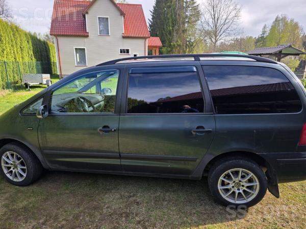 Zaļš Volkswagen Sharan 2003 Valmiera, ar dzinēja tilpumu 1.90 L un nobraukumu 442 tūkst. km par 1000 €, foto 5 vietnē AUTOMOTO.COM.LV