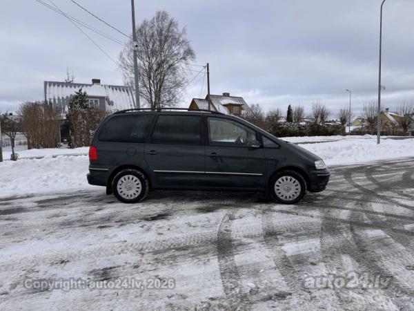 Zaļš Volkswagen Sharan 2007 Hāpsalu, ar dzinēja tilpumu 1.90 L un nobraukumu 348 tūkst. km par 3998 €, foto 4 vietnē AUTOMOTO.COM.LV