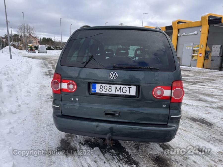 Green Volkswagen Sharan 2007 in Haapsalu, with an engine capacity of 1.90 L and mileage of 348 thousand km for 3998 €, photo 6 on AUTOMOTO.COM.LV