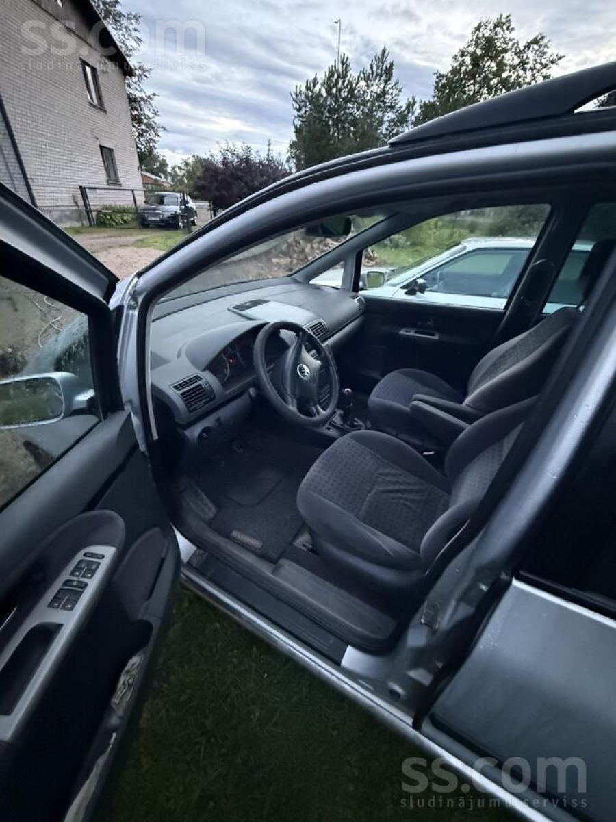 Grey Volkswagen Sharan 2002 in Jekabpils, with an engine capacity of 1.90 L and mileage of 217 thousand km for 950 €, photo 5 on AUTOMOTO.COM.LV