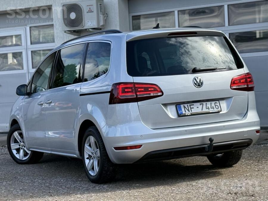 Grey Volkswagen Sharan 2018 in Tukums, with an engine capacity of 2.00 L and mileage of 268 thousand km for 9900 €, photo 4 on AUTOMOTO.COM.LV