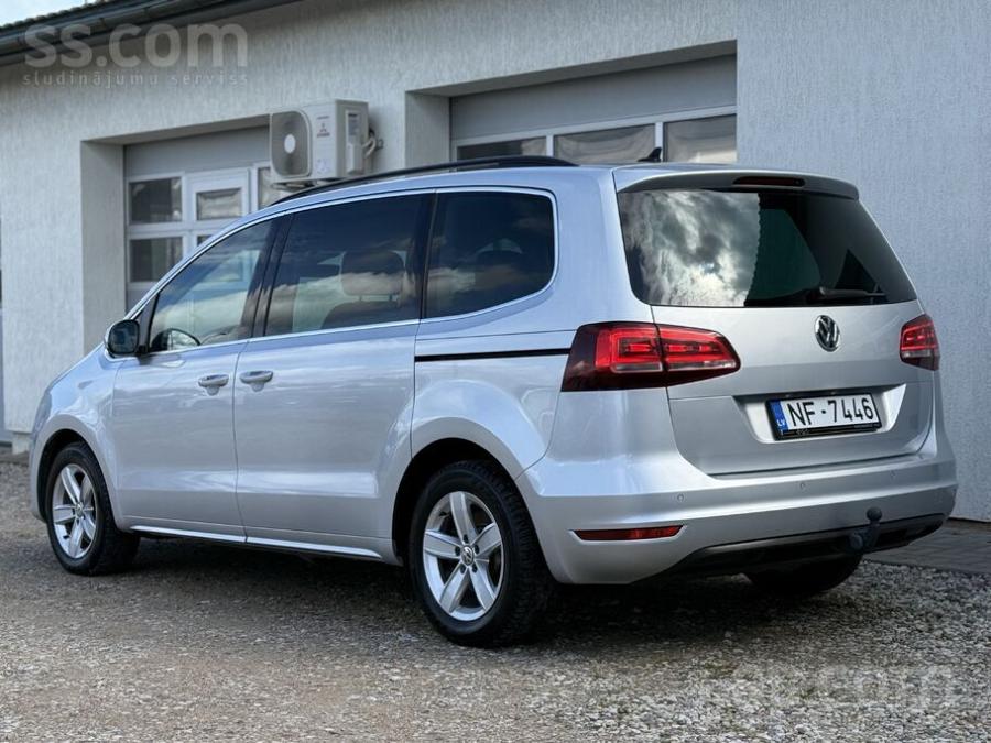 Grey Volkswagen Sharan 2018 in Tukums, with an engine capacity of 2.00 L and mileage of 268 thousand km for 9900 €, photo 6 on AUTOMOTO.COM.LV