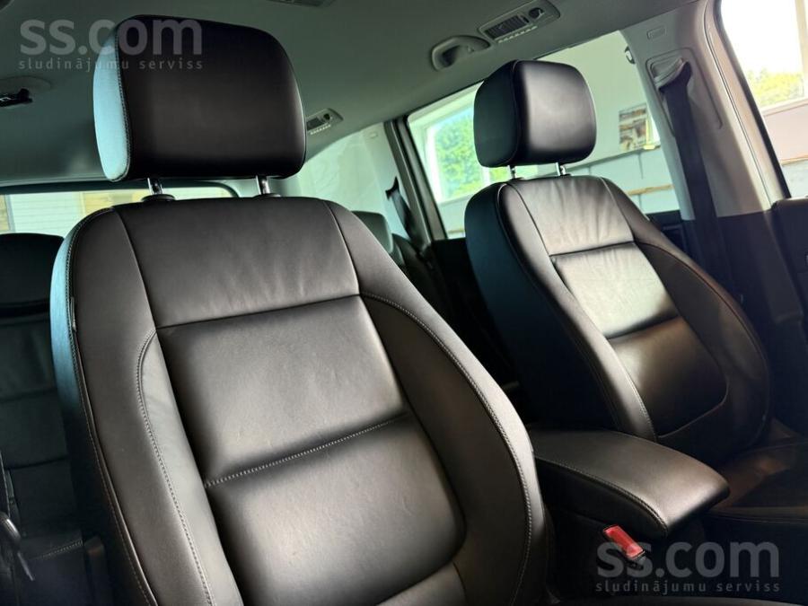 Grey Volkswagen Sharan 2018 in Tukums, with an engine capacity of 2.00 L and mileage of 268 thousand km for 9900 €, photo 8 on AUTOMOTO.COM.LV