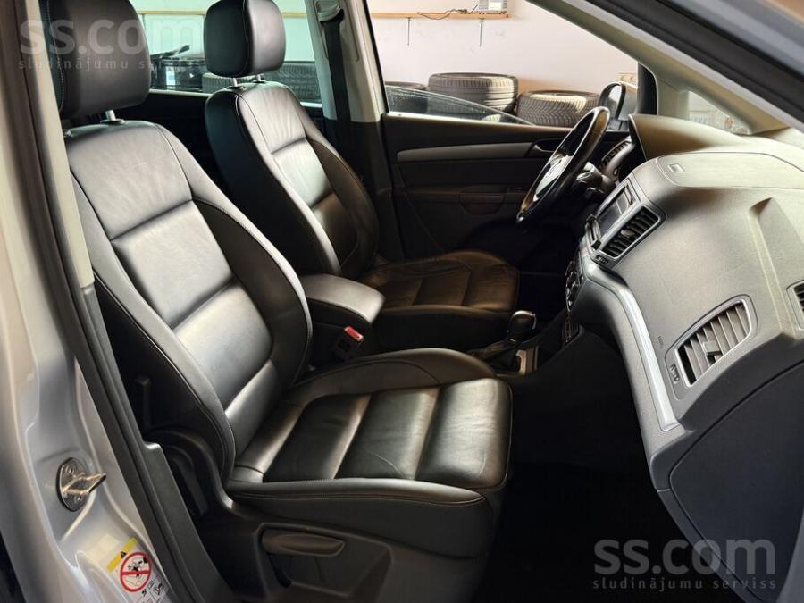 Grey Volkswagen Sharan 2018 in Tukums, with an engine capacity of 2.00 L and mileage of 268 thousand km for 9900 €, photo 9 on AUTOMOTO.COM.LV