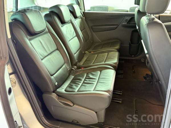Grey Volkswagen Sharan 2018 in Tukums, with an engine capacity of 2.00 L and mileage of 268 thousand km for 9900 €, photo 9 on AUTOMOTO.COM.LV