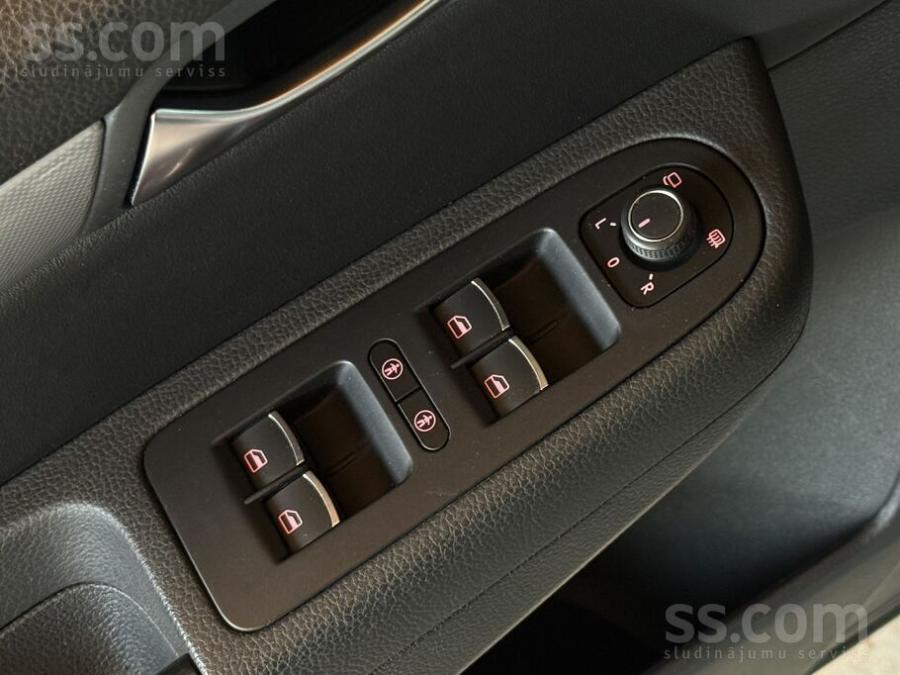 Grey Volkswagen Sharan 2018 in Tukums, with an engine capacity of 2.00 L and mileage of 268 thousand km for 9900 €, photo 19 on AUTOMOTO.COM.LV