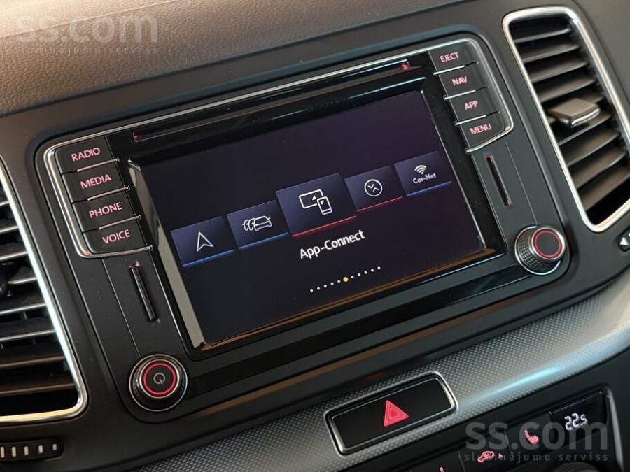 Grey Volkswagen Sharan 2018 in Tukums, with an engine capacity of 2.00 L and mileage of 268 thousand km for 9900 €, photo 22 on AUTOMOTO.COM.LV