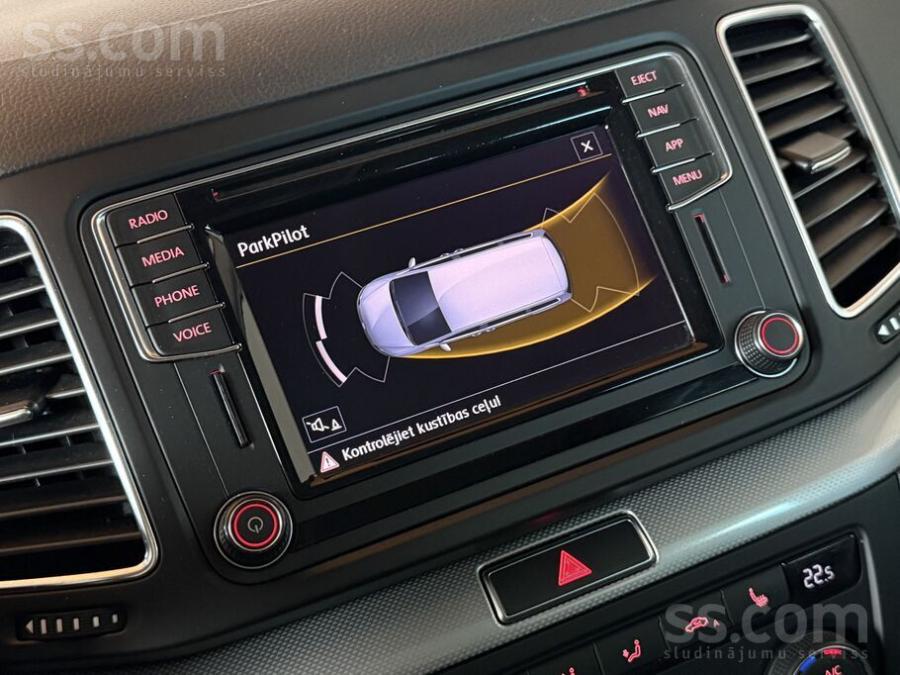 Grey Volkswagen Sharan 2018 in Tukums, with an engine capacity of 2.00 L and mileage of 268 thousand km for 9900 €, photo 23 on AUTOMOTO.COM.LV