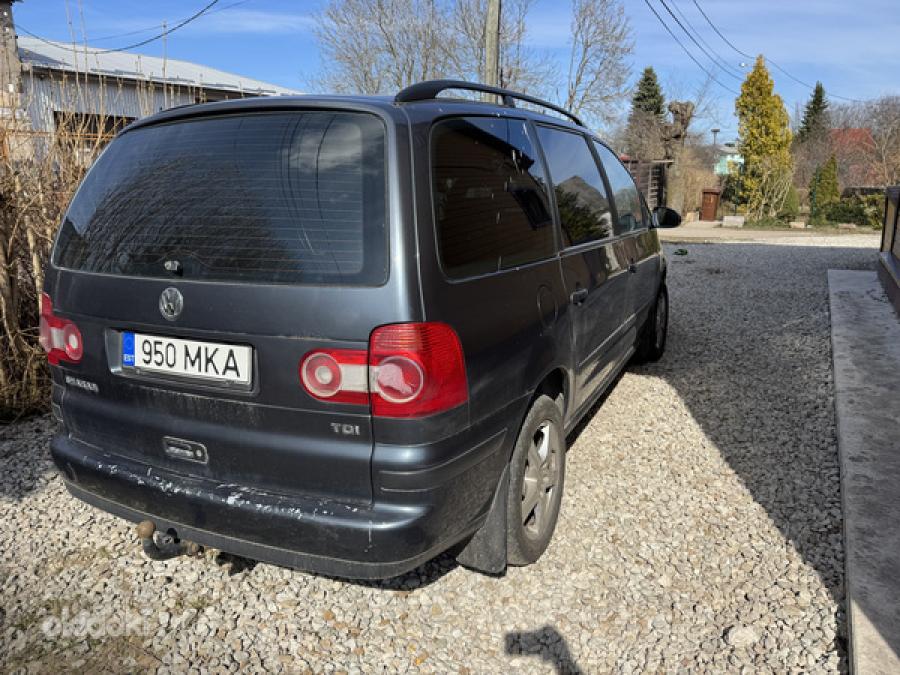 Pelēks Volkswagen Sharan 2007 Kohtla-Jerve, ar dzinēja tilpumu 1.90 L un nobraukumu 0 tūkst. km par 3000 €, foto 4 vietnē AUTOMOTO.COM.LV