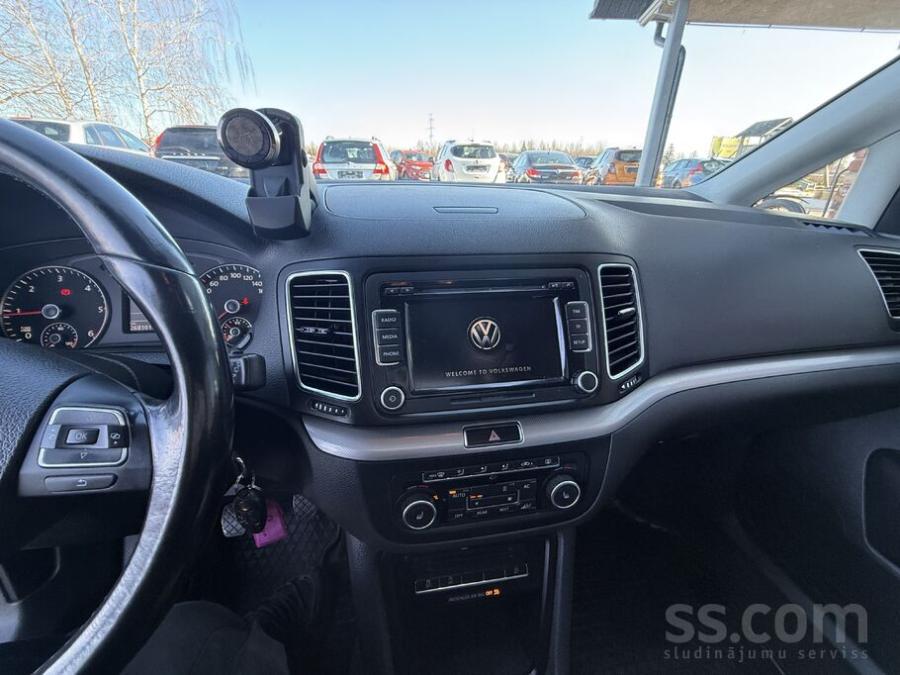 Pelēks Volkswagen Sharan 2012 Talsi, ar dzinēja tilpumu 2.00 L un nobraukumu 260 tūkst. km par 8970 €, foto 11 vietnē AUTOMOTO.COM.LV