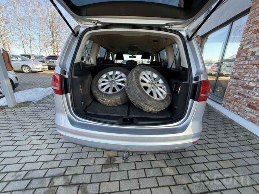 Pelēks Volkswagen Sharan 2012 Talsi, ar dzinēja tilpumu 2.00 L un nobraukumu 260 tūkst. km par 8970 €, foto 14 vietnē AUTOMOTO.COM.LV