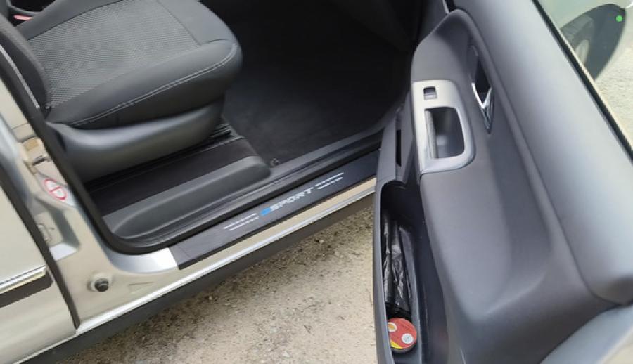 Grey Volkswagen Sharan 2005 in Tallinn, with an engine capacity of 1.90 L and mileage of 265 thousand km for 5200 €, photo 12 on AUTOMOTO.COM.LV