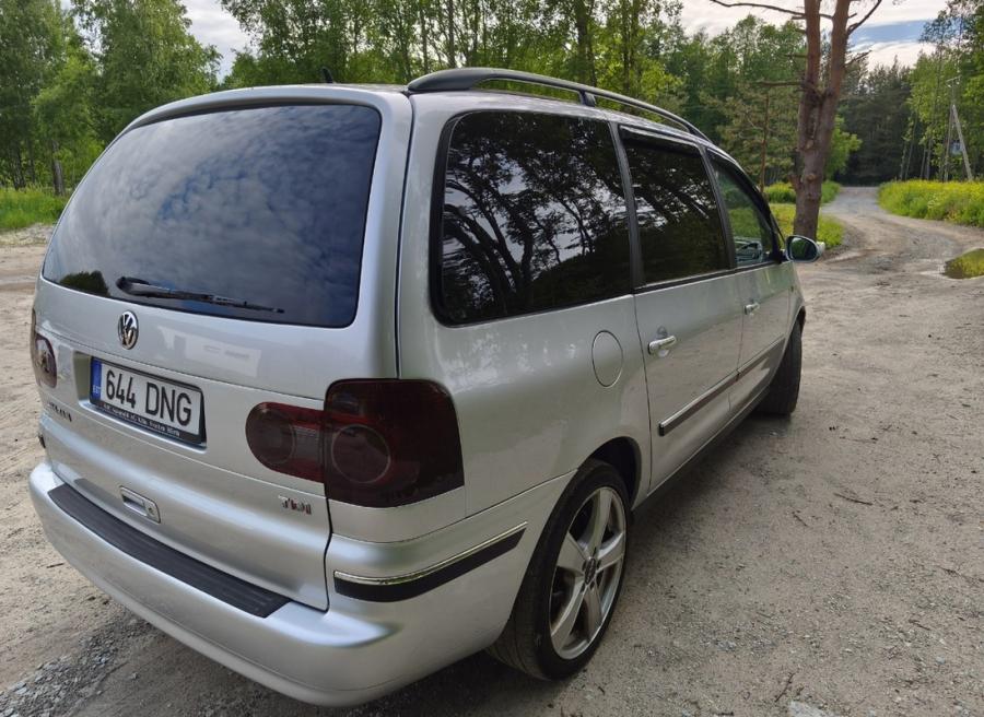 Grey Volkswagen Sharan 2005 in Tallinn, with an engine capacity of 1.90 L and mileage of 265 thousand km for 5200 €, photo 18 on AUTOMOTO.COM.LV
