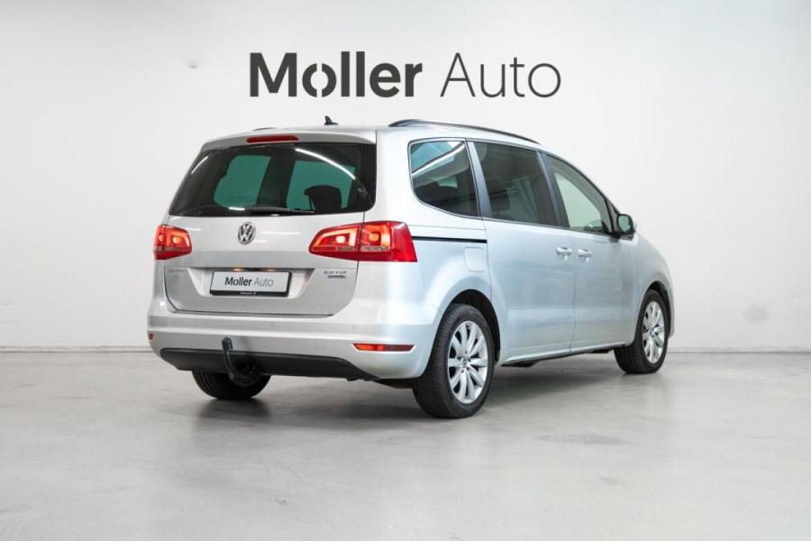 Grey Volkswagen Sharan 2010 in Vilnius, with an engine capacity of 2.00 L and mileage of 363 thousand km for 6500 €, photo 4 on AUTOMOTO.COM.LV