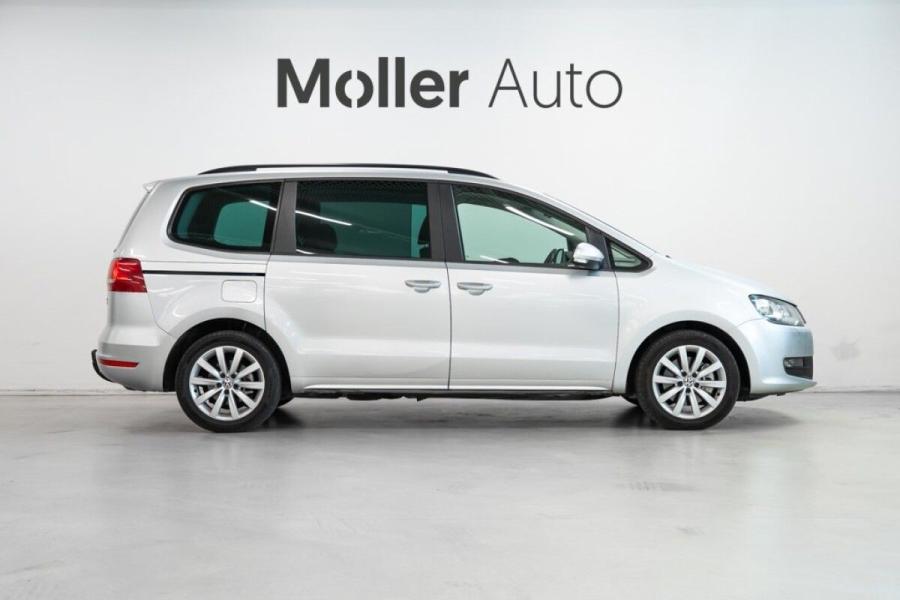 Grey Volkswagen Sharan 2010 in Vilnius, with an engine capacity of 2.00 L and mileage of 363 thousand km for 6500 €, photo 5 on AUTOMOTO.COM.LV