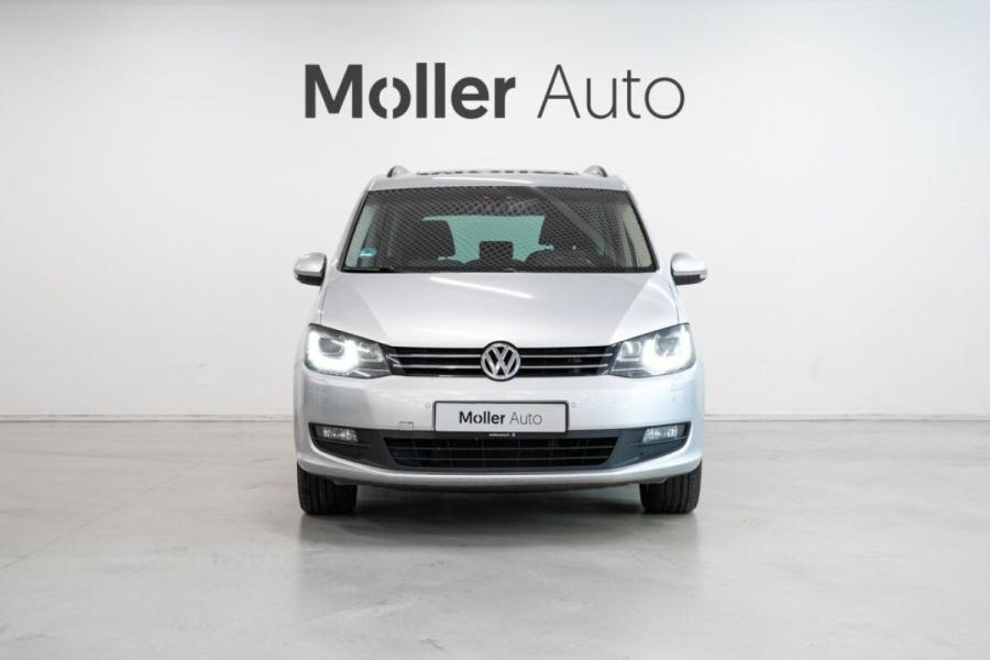 Grey Volkswagen Sharan 2010 in Vilnius, with an engine capacity of 2.00 L and mileage of 363 thousand km for 6500 €, photo 6 on AUTOMOTO.COM.LV