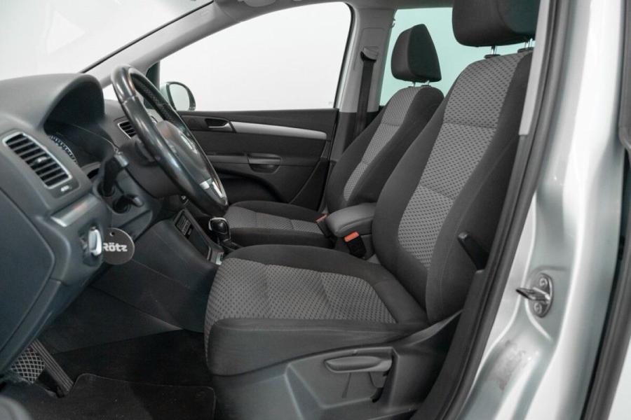 Grey Volkswagen Sharan 2010 in Vilnius, with an engine capacity of 2.00 L and mileage of 363 thousand km for 6500 €, photo 8 on AUTOMOTO.COM.LV