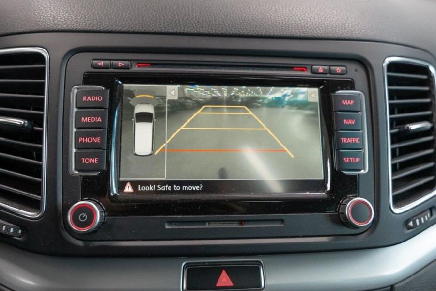 Grey Volkswagen Sharan 2010 in Vilnius, with an engine capacity of 2.00 L and mileage of 363 thousand km for 6500 €, photo 13 on AUTOMOTO.COM.LV