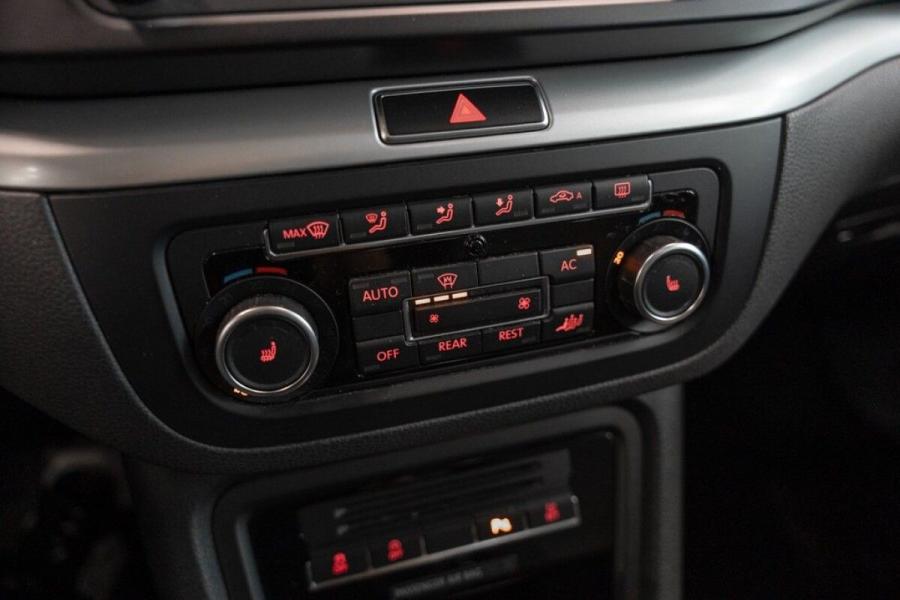 Grey Volkswagen Sharan 2010 in Vilnius, with an engine capacity of 2.00 L and mileage of 363 thousand km for 6500 €, photo 15 on AUTOMOTO.COM.LV