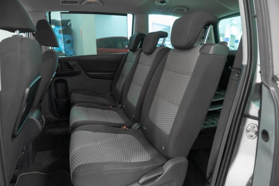 Grey Volkswagen Sharan 2010 in Vilnius, with an engine capacity of 2.00 L and mileage of 363 thousand km for 6500 €, photo 18 on AUTOMOTO.COM.LV