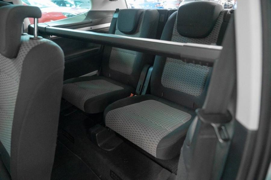 Grey Volkswagen Sharan 2010 in Vilnius, with an engine capacity of 2.00 L and mileage of 363 thousand km for 6500 €, photo 19 on AUTOMOTO.COM.LV