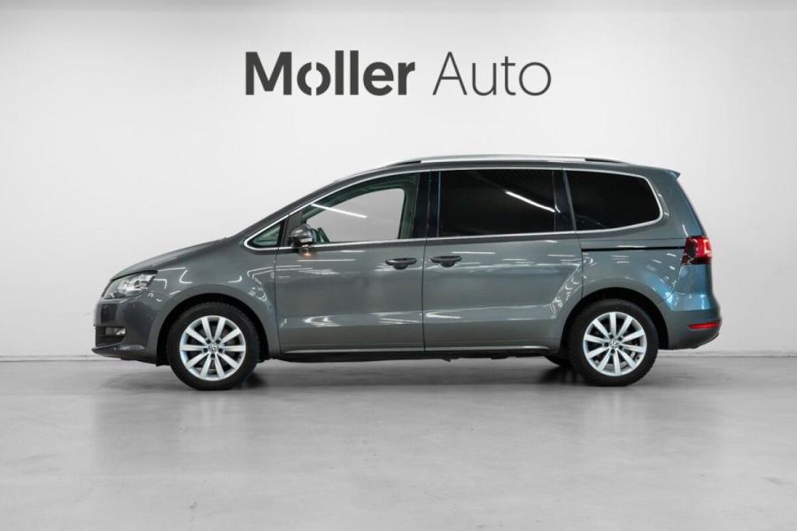 Grey Volkswagen Sharan 2017 in Vilnius, with an engine capacity of 2.00 L and mileage of 260 thousand km for 13900 €, photo 3 on AUTOMOTO.COM.LV