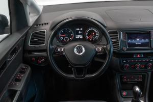 Grey Volkswagen Sharan 2017 in Vilnius, with an engine capacity of 2.00 L and mileage of 260 thousand km for 13900 €, photo 10 on AUTOMOTO.COM.LV