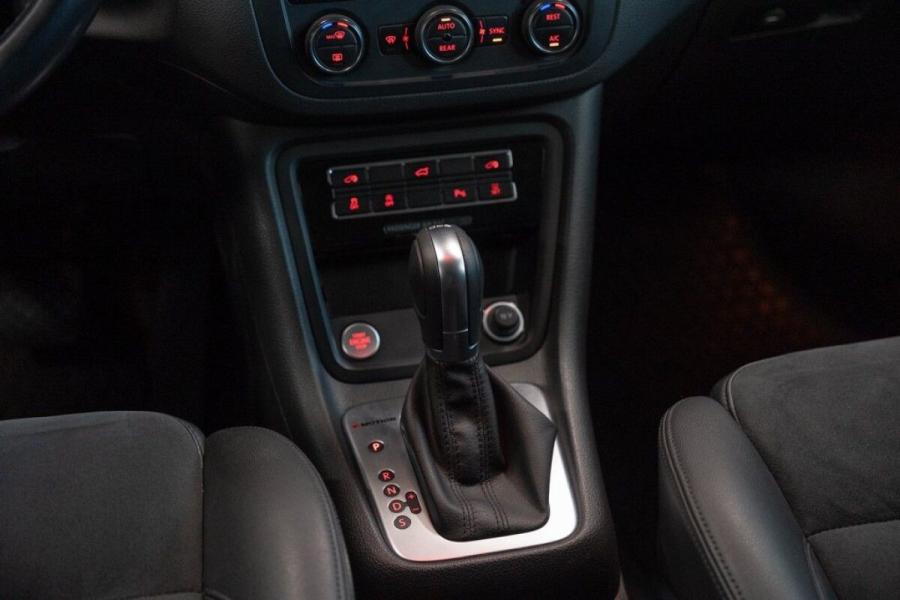 Grey Volkswagen Sharan 2017 in Vilnius, with an engine capacity of 2.00 L and mileage of 260 thousand km for 13900 €, photo 16 on AUTOMOTO.COM.LV