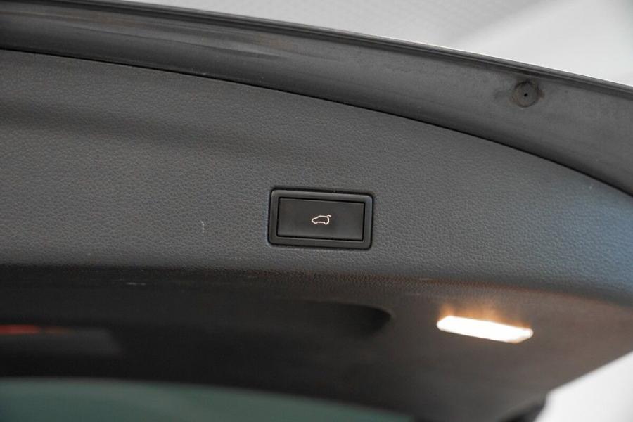Grey Volkswagen Sharan 2017 in Vilnius, with an engine capacity of 2.00 L and mileage of 260 thousand km for 13900 €, photo 21 on AUTOMOTO.COM.LV