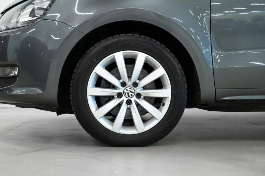 Grey Volkswagen Sharan 2017 in Vilnius, with an engine capacity of 2.00 L and mileage of 260 thousand km for 13900 €, photo 23 on AUTOMOTO.COM.LV