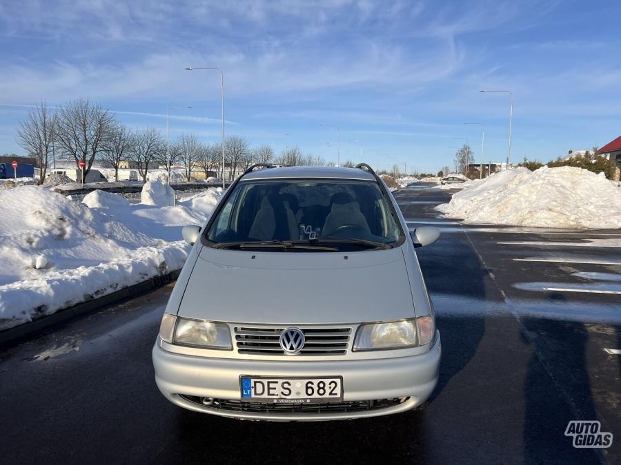 Pelēks Volkswagen Sharan 1996 Šauļi, ar dzinēja tilpumu 1.90 L un nobraukumu 443 tūkst. km par 520 €, foto 2 vietnē AUTOMOTO.COM.LV