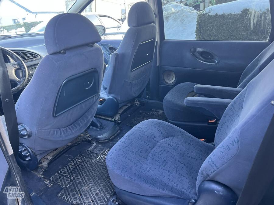 Pelēks Volkswagen Sharan 1996 Šauļi, ar dzinēja tilpumu 1.90 L un nobraukumu 443 tūkst. km par 520 €, foto 9 vietnē AUTOMOTO.COM.LV