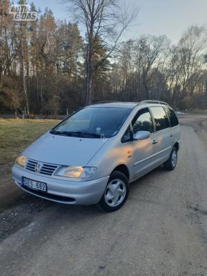 Pelēks Volkswagen Sharan 1997 Širvintos, ar dzinēja tilpumu 1.90 L un nobraukumu 421 tūkst. km par 1000 €, foto  vietnē AUTOMOTO.COM.LV