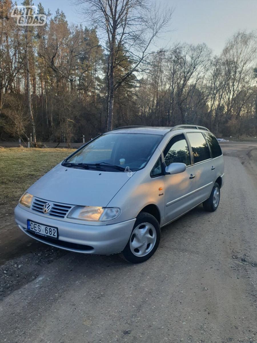 Grey Volkswagen Sharan 1997 in Sirvintos, with an engine capacity of 1.90 L and mileage of 421 thousand km for 1000 €, photo 1 on AUTOMOTO.COM.LV
