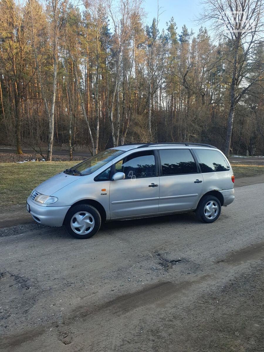 Grey Volkswagen Sharan 1997 in Sirvintos, with an engine capacity of 1.90 L and mileage of 421 thousand km for 1000 €, photo 4 on AUTOMOTO.COM.LV