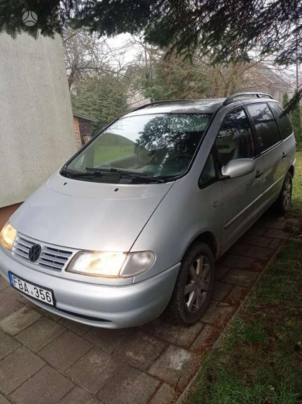 Grey Volkswagen Sharan 1998 in Vilnius, with an engine capacity of 1.90 L and mileage of 295 thousand km for 1100 €, photo 2 on AUTOMOTO.COM.LV
