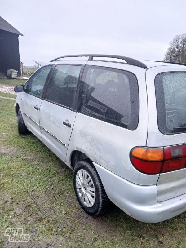 Pelēks Volkswagen Sharan 1998 Jurbarkas, ar dzinēja tilpumu 1.90 L un nobraukumu 300 tūkst. km par 1100 €, foto 3 vietnē AUTOMOTO.COM.LV
