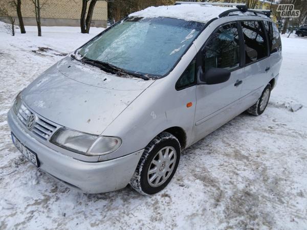 Pelēks Volkswagen Sharan 1998 Kauņa, ar dzinēja tilpumu 1.90 L un nobraukumu 430 tūkst. km par 450 €, foto 1 vietnē AUTOMOTO.COM.LV